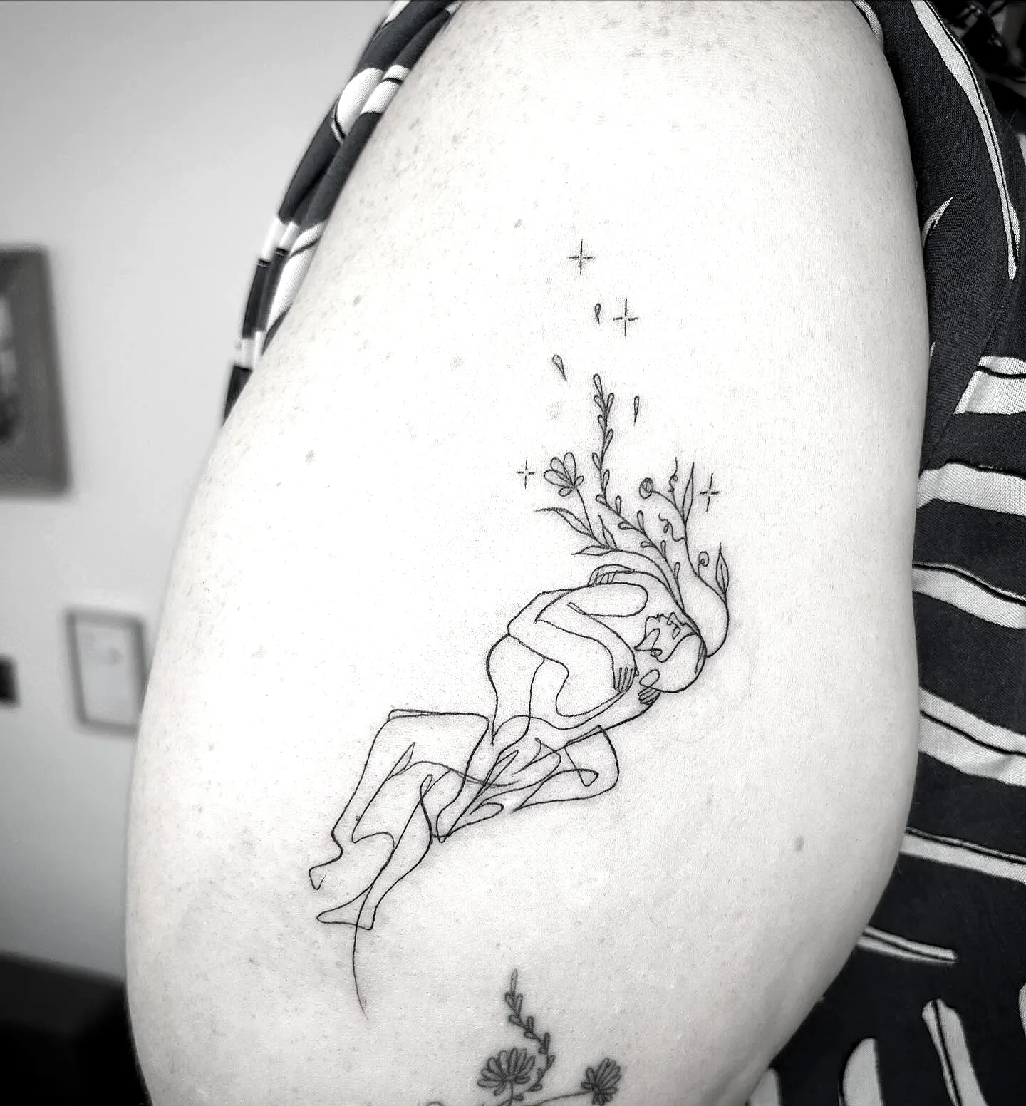 15 Unique Falling Tattoo Ideas: Striking Designs to Inspire You