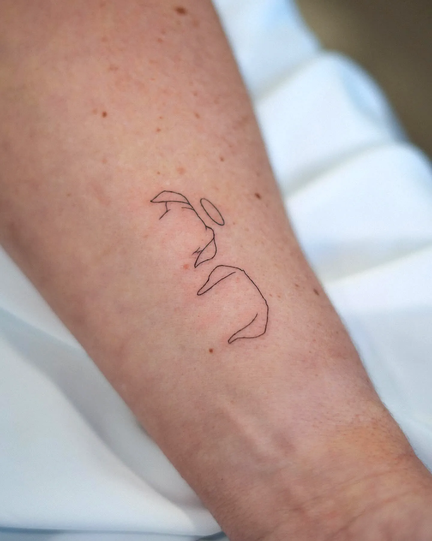 15 Bold and Unique Outline Tattoos Ideas You’ll Love