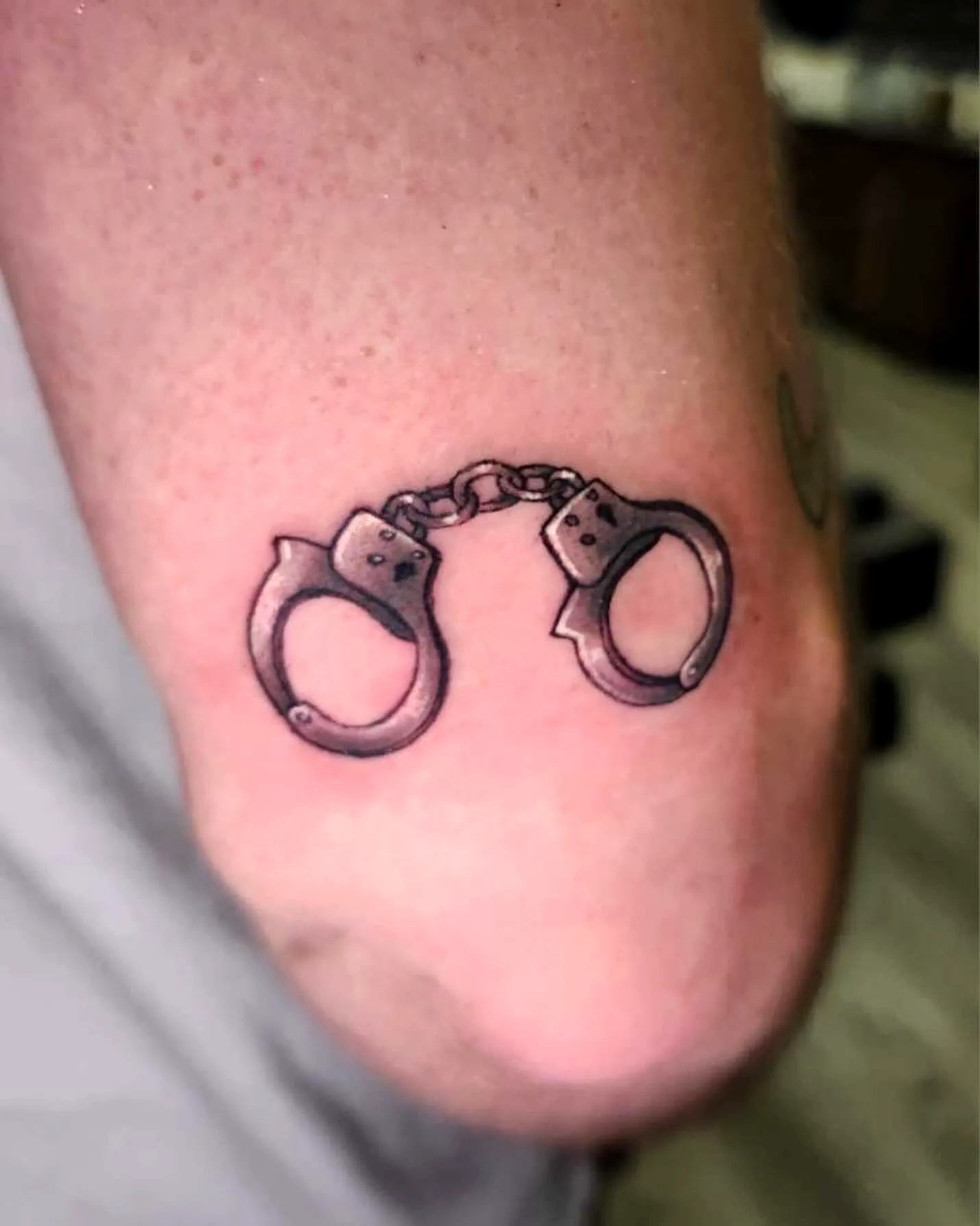 15 Timeless Handcuffs Tattoo Ideas for Unique Expression