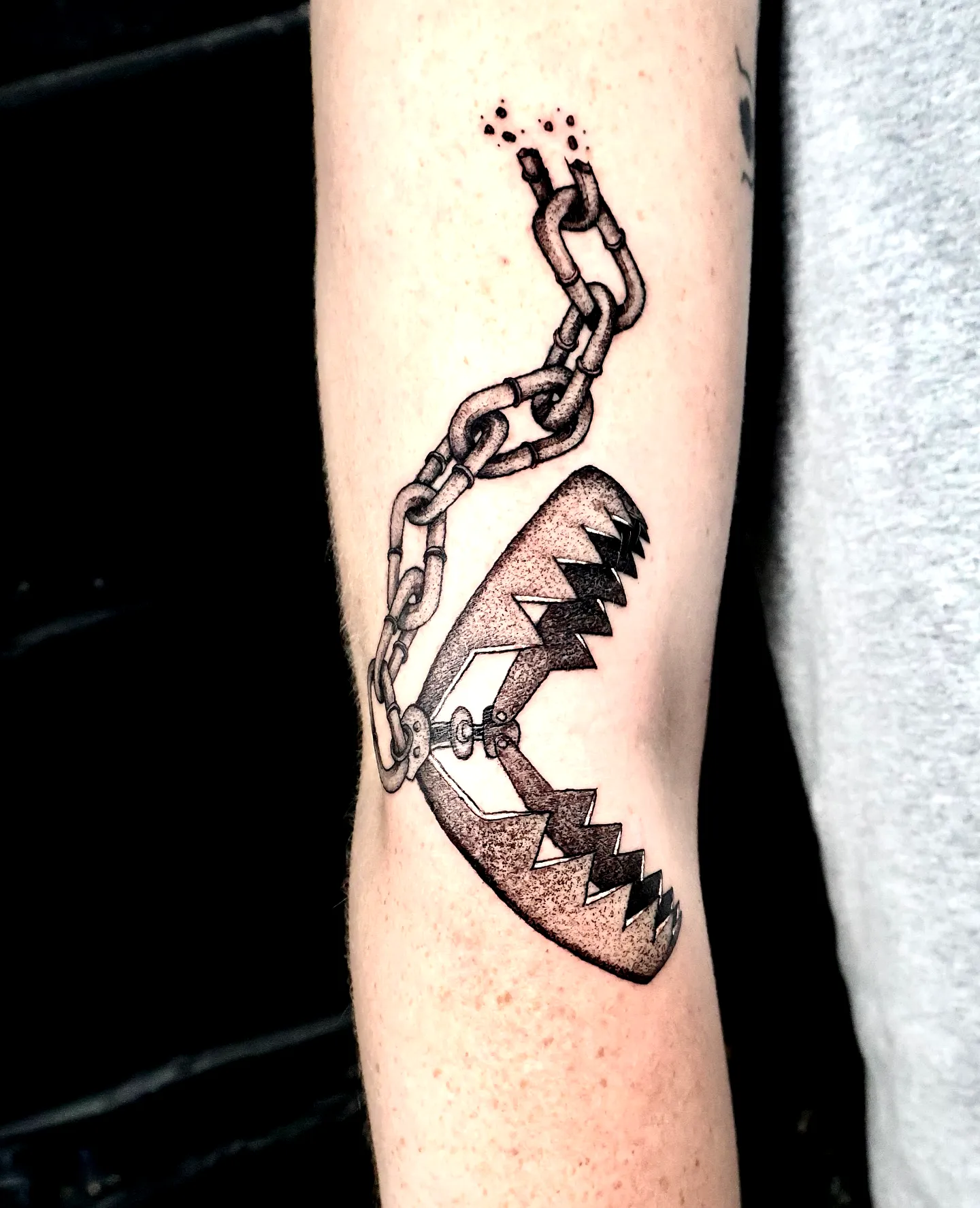 15 Unique Trapped Tattoo Ideas for Bold Expression