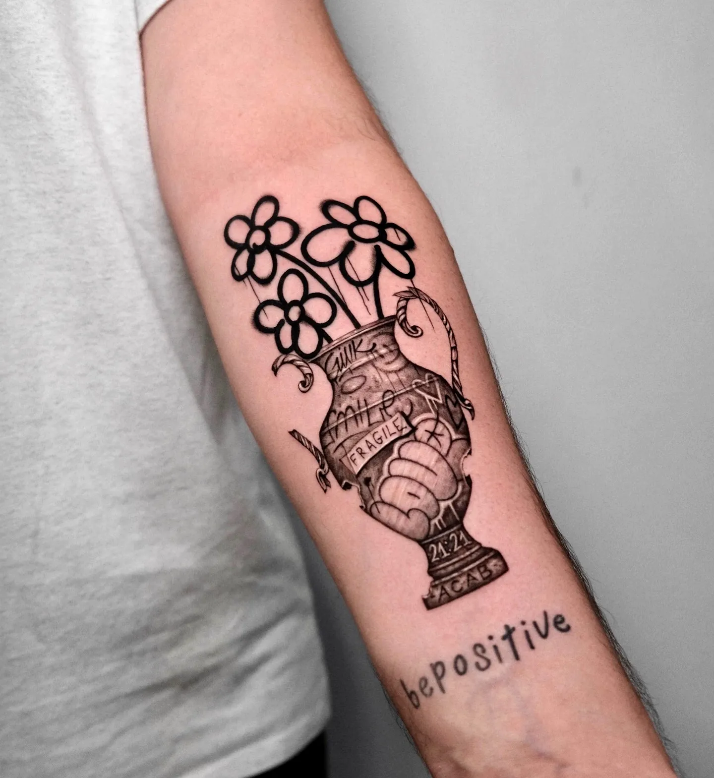 17+ Striking Vase Tattoo Ideas for Unique Body Art